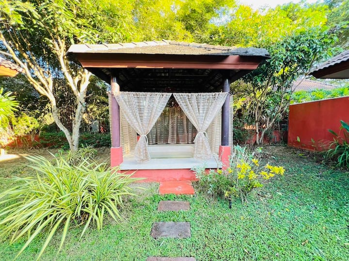 Sankhamphang Hot Spring Villa
Relaxing Lanna - San Kamphaeng