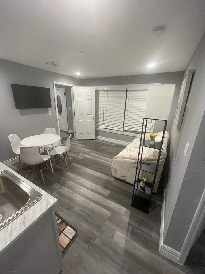 2 Bedroom/3 Miles From Beach - Naples, FL