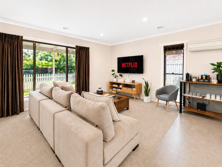 Spacious Home Bbq Spa Garden Close To Shops - Ballarat