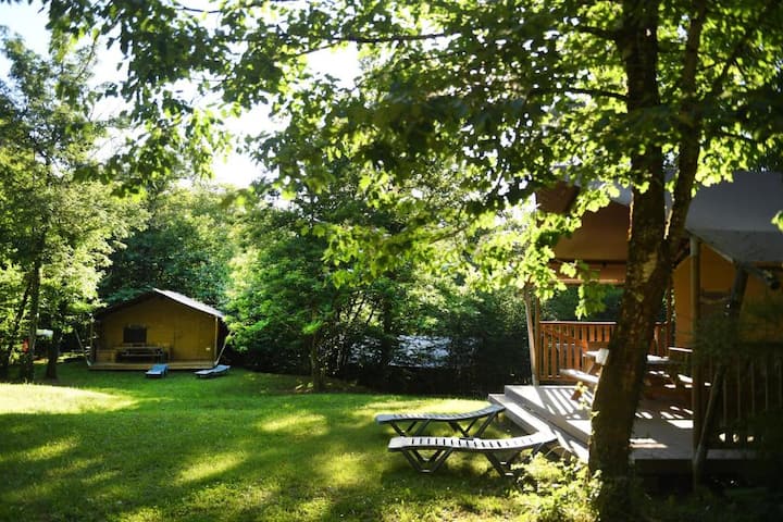 Tente Lodge Meublée Avec Sanitaires-accès Jacuzzi - Les Eyzies-de-Tayac-Sireuil