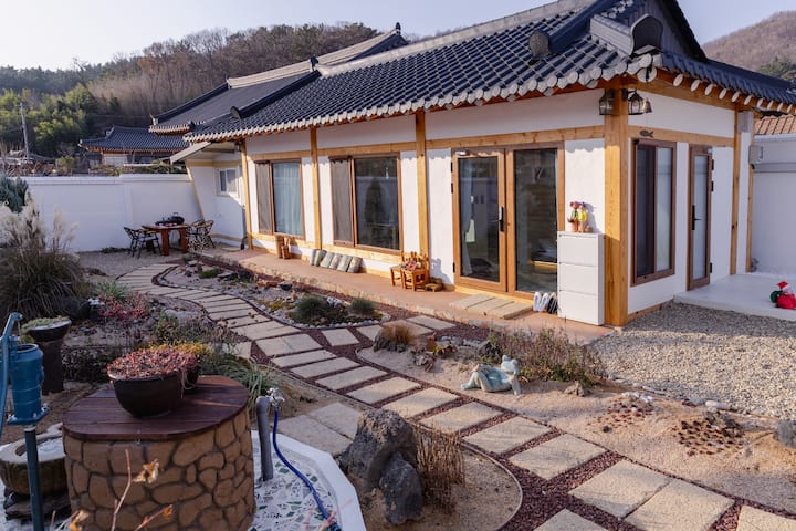 소호(Soho, 小虎) - Gyeongju-si