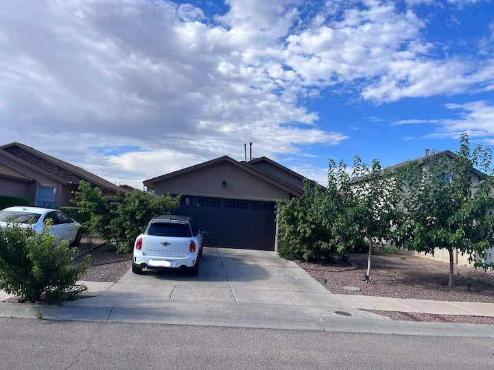 This Charming Home Is All You Need To Stay Relax - El Paso, TX