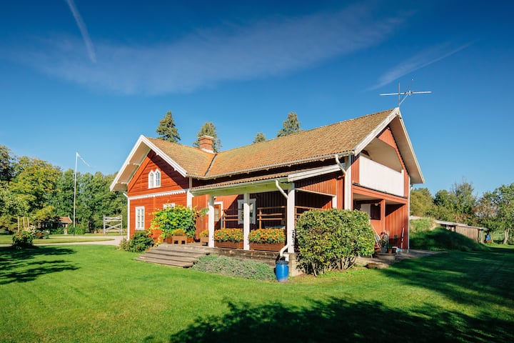 Gårdshus Med Ett Fantastiskt Och Unikt Läge! - Mariestad
