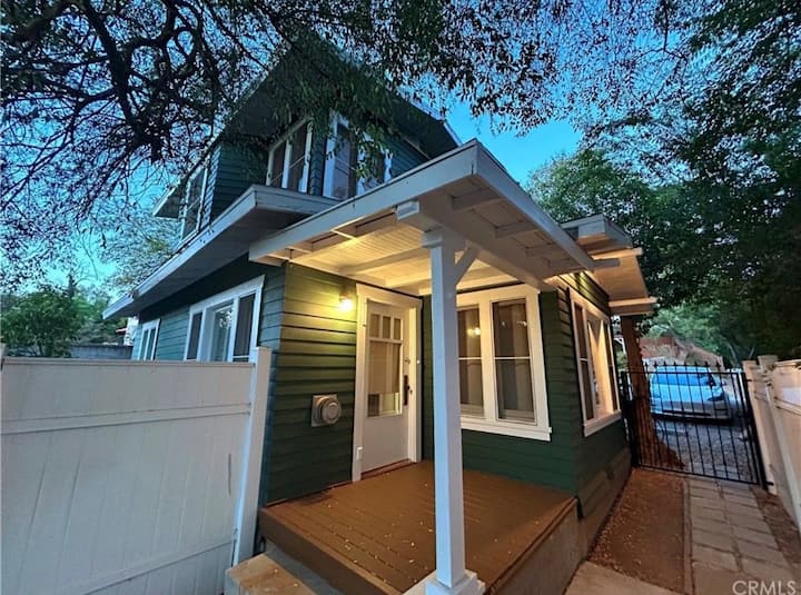 Charming 2br Craftsman Hideaway - Whittier, CA