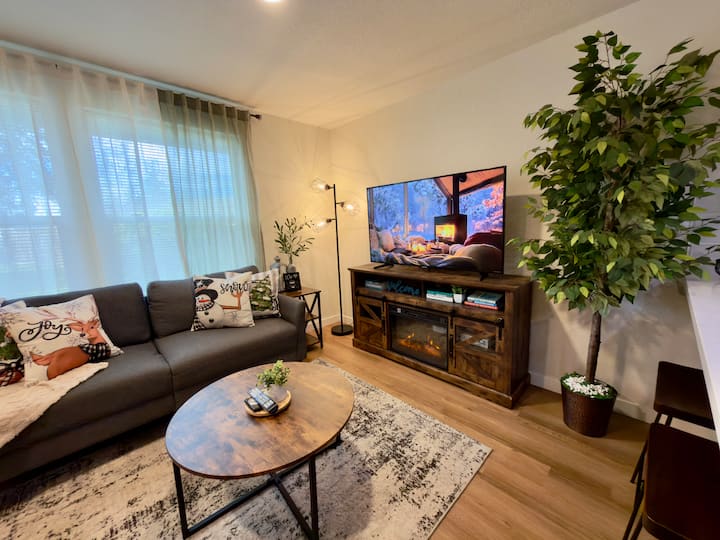 Rustic Modern 4br Home W/ Parking & Fast Wi-fi - Tacoma