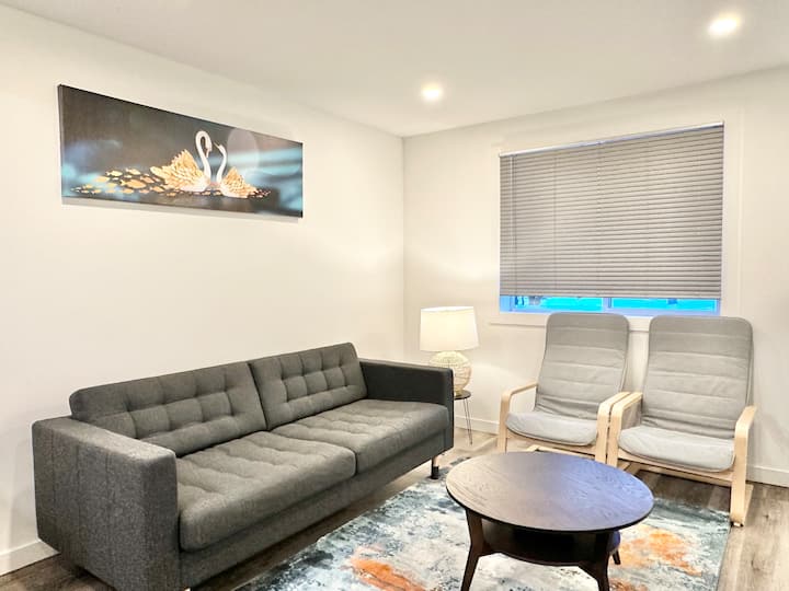 Cozy 2 Bedroom + 2 Car Garage - Winnipeg