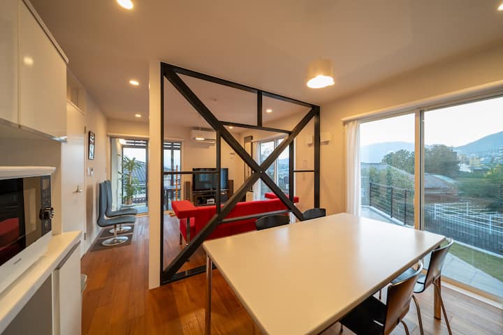 別府湾と湯煙を望む贅沢な貸切ヴィラ/アートに包まれた特別なひととき - Shirosakimachi