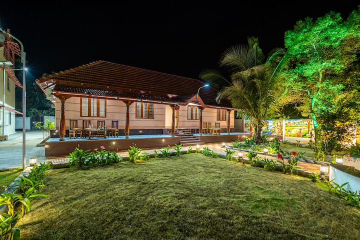 Suite W/ Balcony, Shared Pool & Outdoor Play Areas - Kanakapura