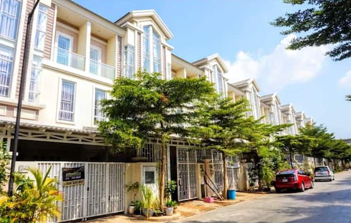 イオンモール近くのコンドミニアム 4ベッドルーム、5部屋、10人宿泊可能 - 프놈펜