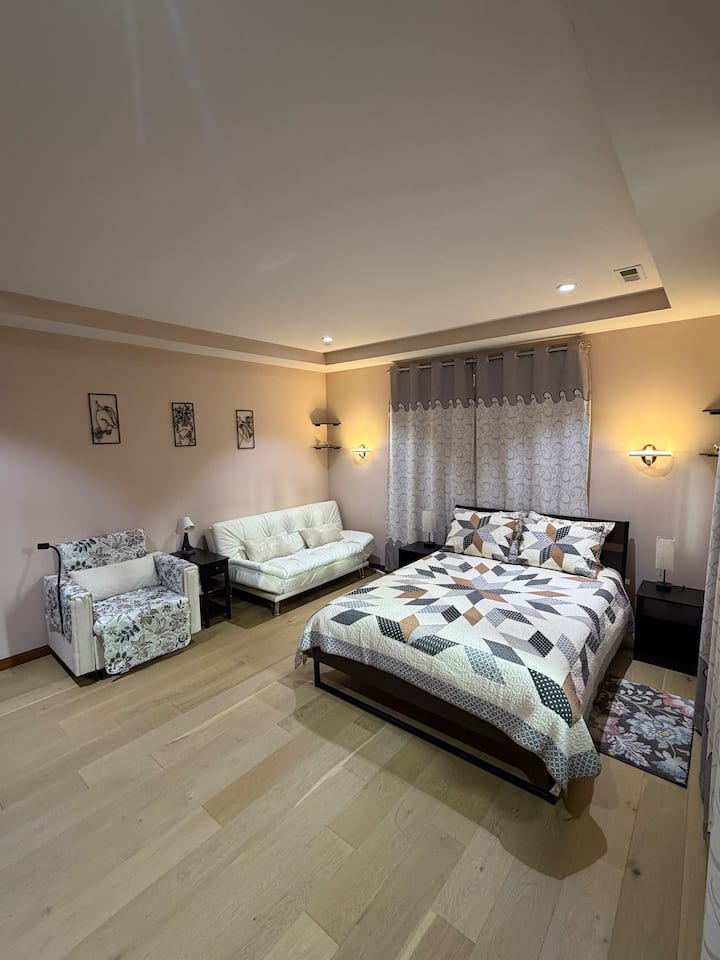 Luxury Private Masterbedroom/attached Bath"unit B" - Bellevue, WA