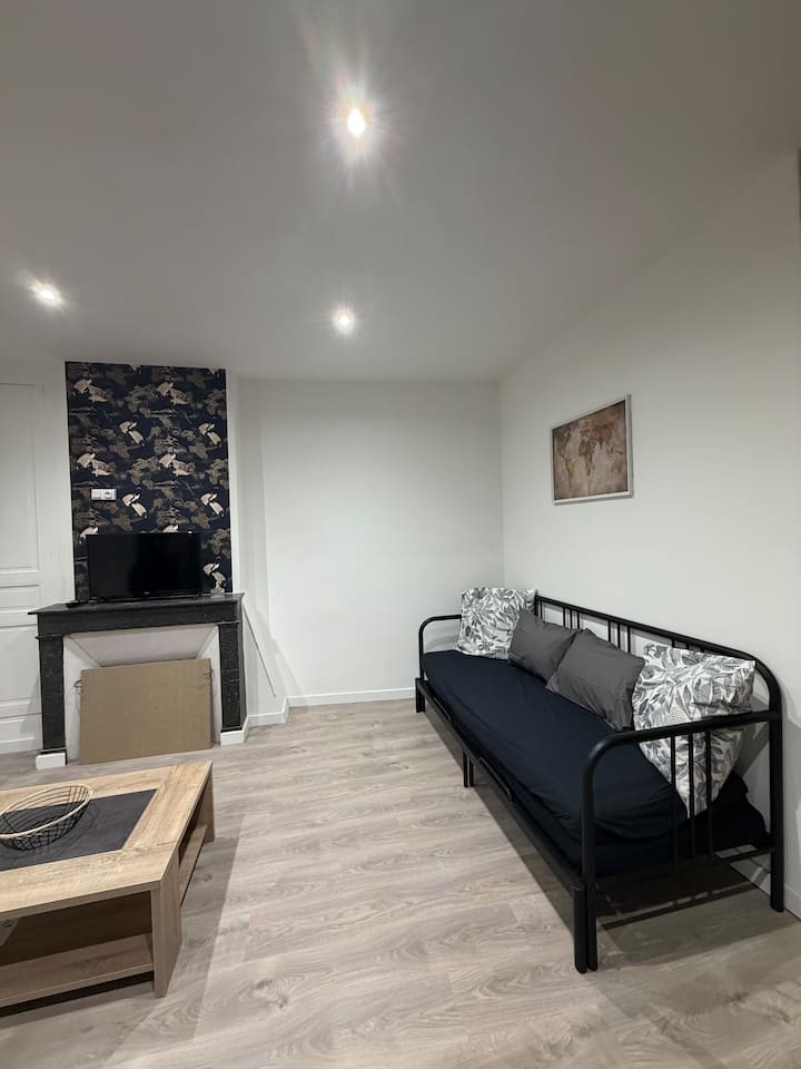 Grand Studio Centre Ville - Parking à Proximité - Gisors