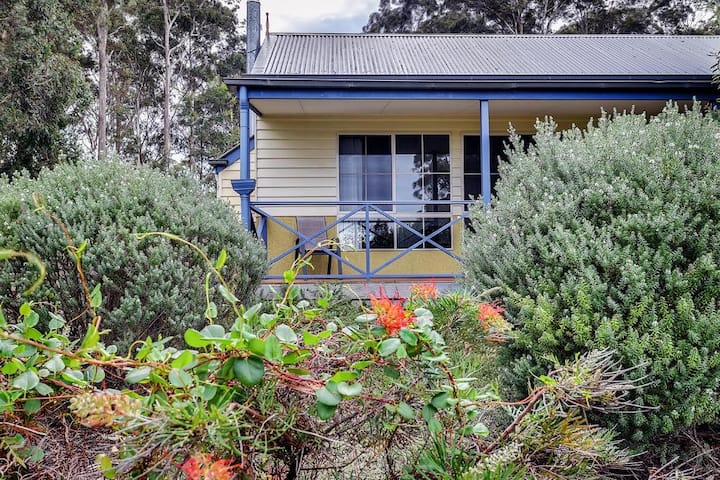 Two-bedroom Two-bathroom Cottage - Lakes Entrance