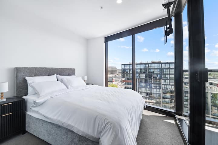 Elegant Top Floor 1br, Sleeps 4, City Views - Canberra