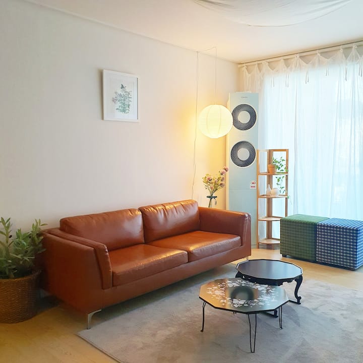 경주단독층)황리단길5분/동궁과월지&박물관4분/보문호10분/가성비숙소/연박할인/무료주차/8인 - 황성동