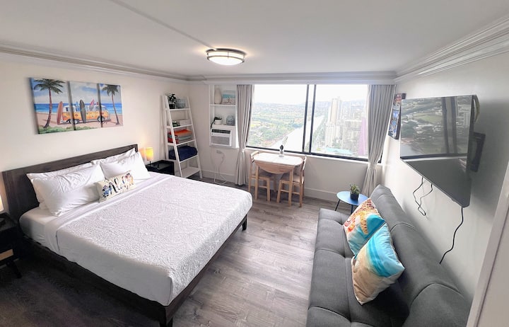 Ocean & Mtn View Studio 38th Fl - Ala Moana Beach, HI