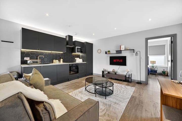 Central 2br Ensuite With Multiple Parking Spaces - Cardiff