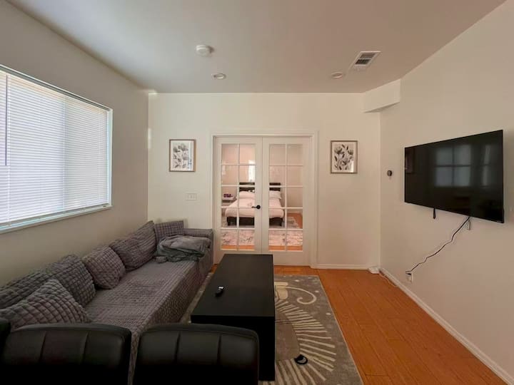Bright & Welcoming Private 2br/2ba In Japantown - San Jose, CA