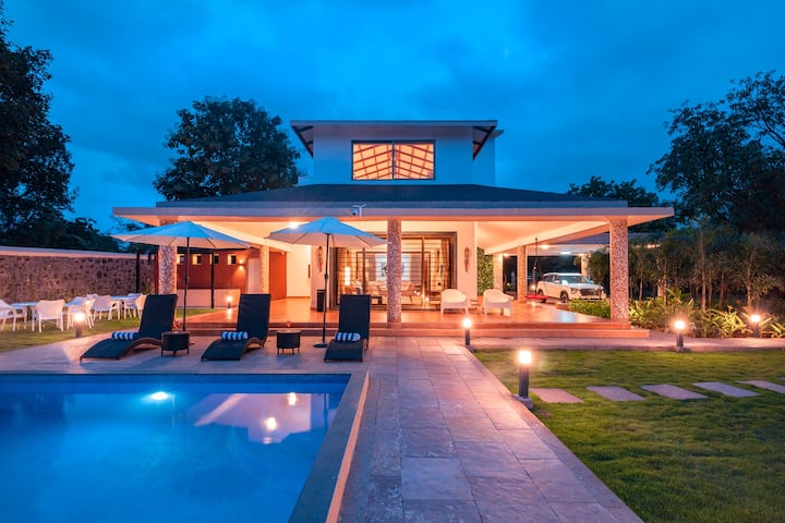 Stayvista @ Classique Woods - 4br W/ Lawn - Karjat