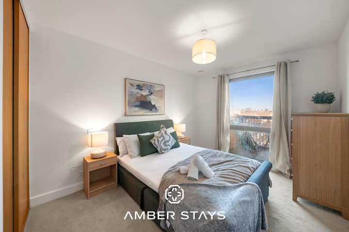 Stylish 1-bed Canning Town Stay For Two - Woolwich