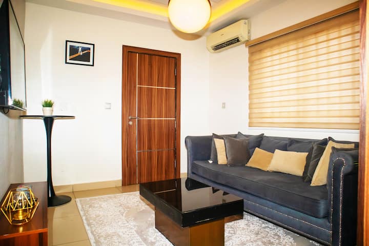 Cozy 1br In Ikoyi • Fast Wi-fi + Mini Workspace - Lagos