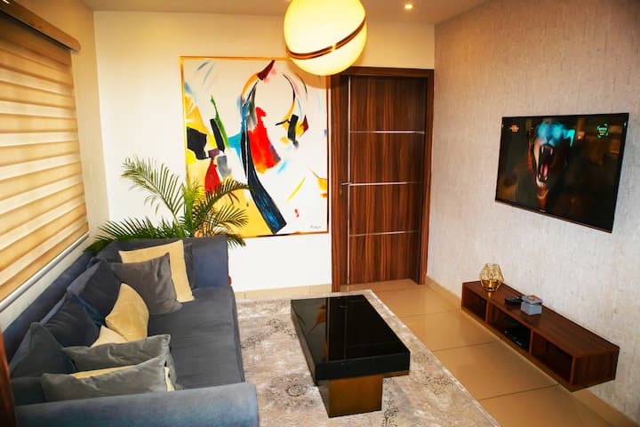 Cozy 1br In Ikoyi • Fast Wi-fi + Mini Workspace - Lagos