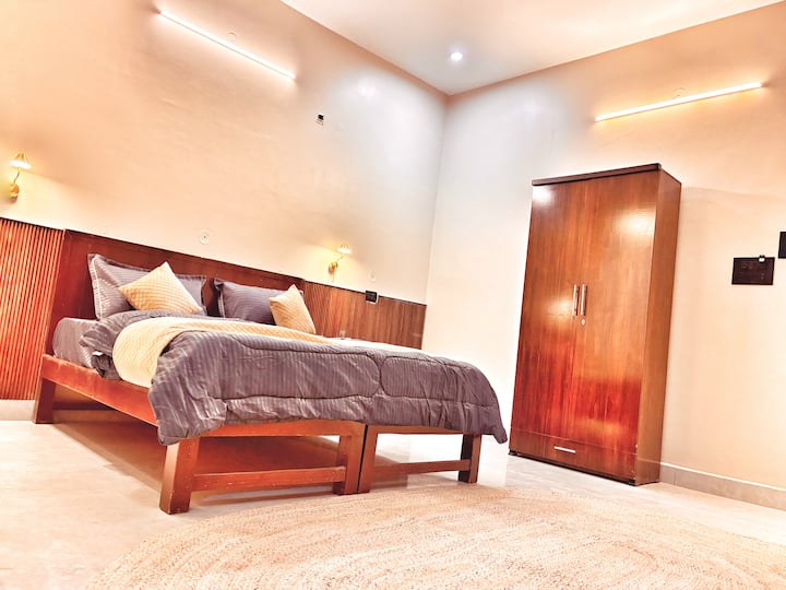 Spacious Room With Food, Wi-fi, Cook, Cleaning - Dehradun