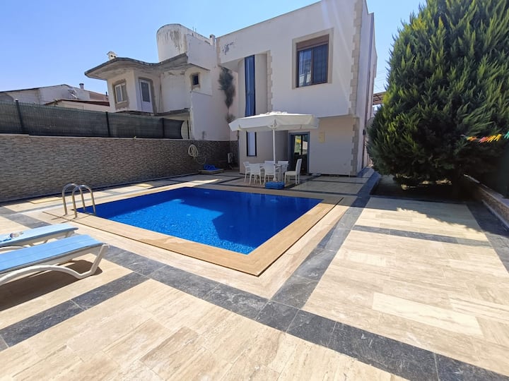 Denize Yürüme Mesafesinde Havuzlu Villa - Kuşadası