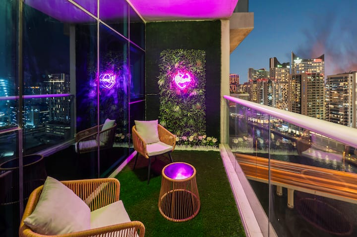 Luxury 1br | Canal View | Terrace & Burj View - Dubai