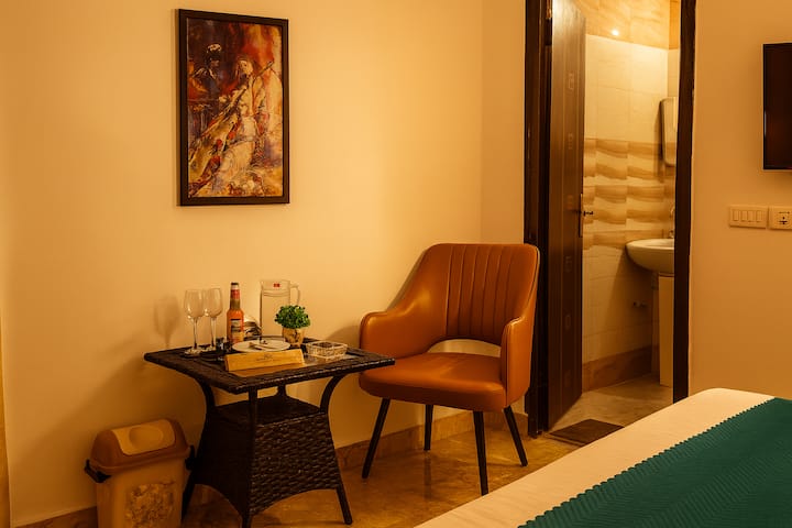 The Eagle View | A Private 2bhk By Grover Stays - Faridabad