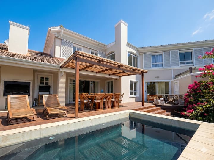 Luxury Camps Bay Villa With Pool And Sea Views - Cape Town