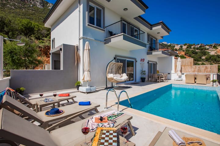 Kaş ÇUkurbağ’da Doğa Manzaralı Lüks Villa- Tu10091 - Kaş