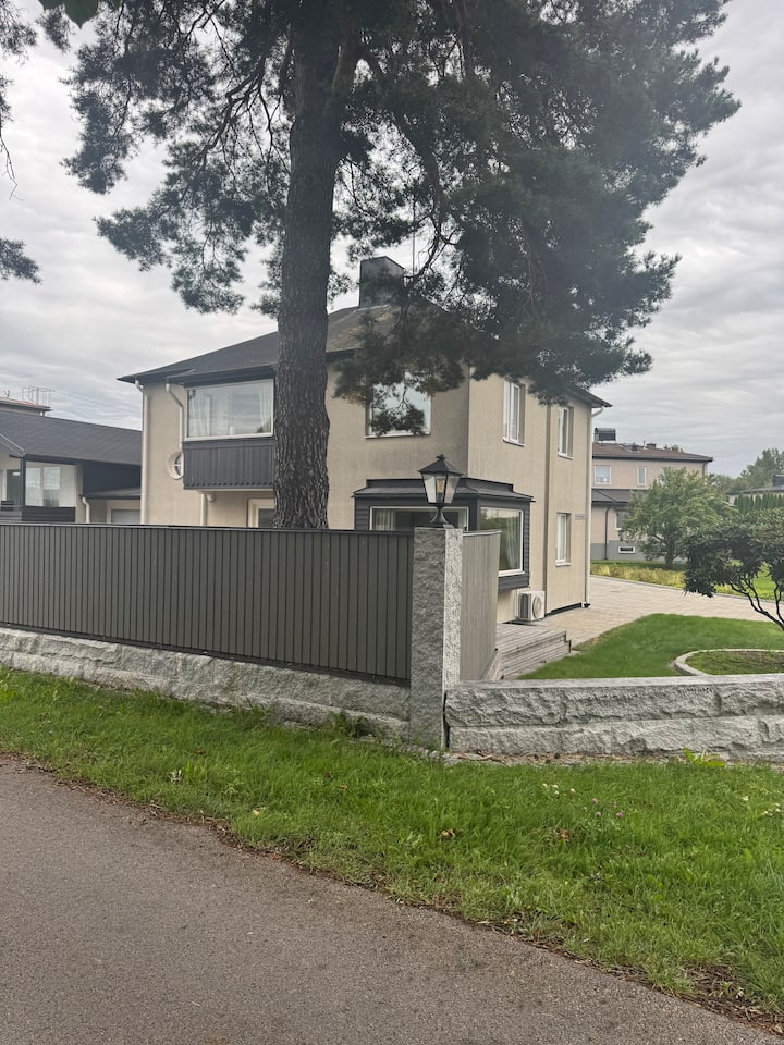 Vacker Villa I Centrala Karlstad - Karlstad