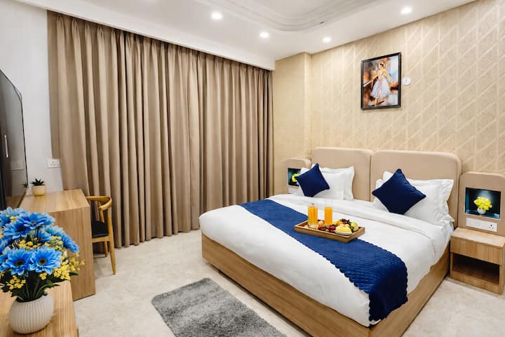 Stylish 1 Bhk Service Apt. W/balcony | Near Sec 29 - Gurgaon
