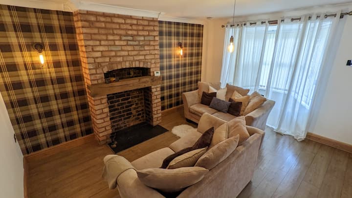 Spacious Home 15 Min From Birmingham Airport - Solihull