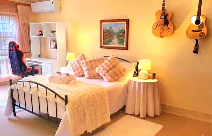 Ruimsig Guest Suite - Wi-fi, Solar Warm, L-scree - Muldersdrift