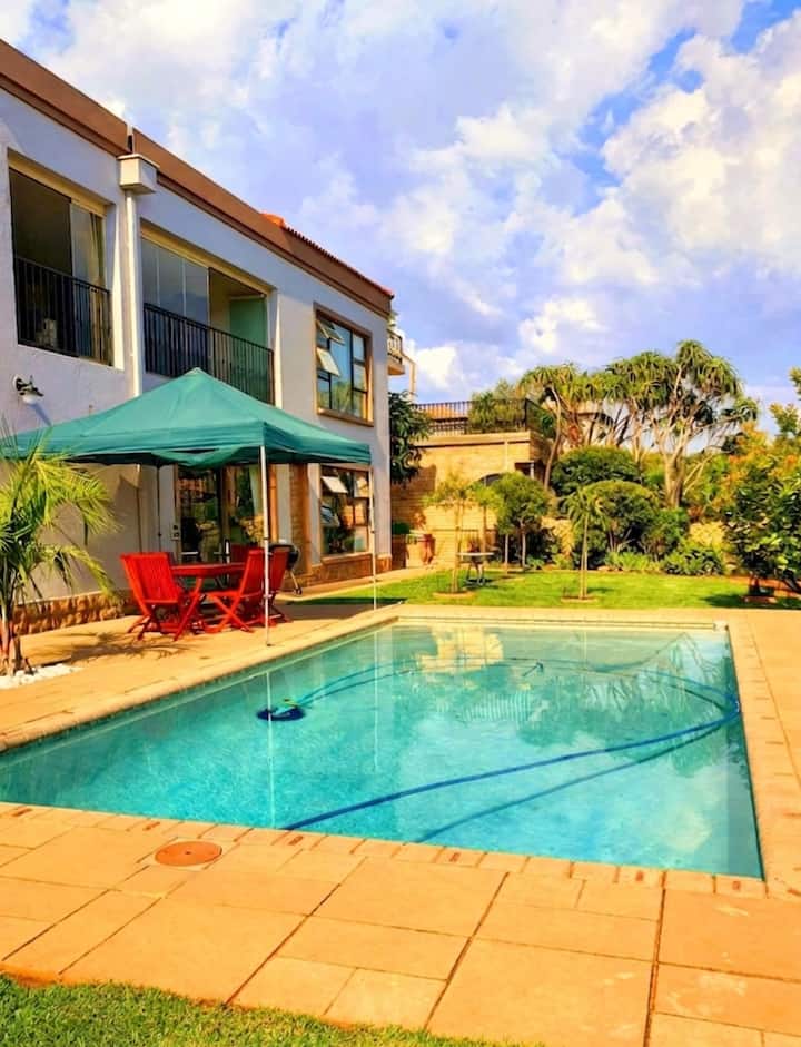 Ruimsig Guest Suite - Wi-fi, Solar, Big Screen - Muldersdrift