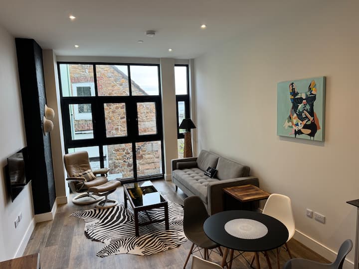 Trendy Harbour Loft Apartment - Jersey
