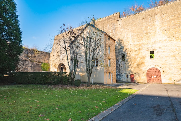 La Prima Mora Maison Médiévale Au Coeur Du Château - Sedan