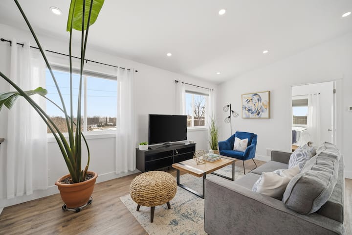 Chic & Comfortable Upper Suite W/ Parking Near Dtk - Waterloo, ON, Canada