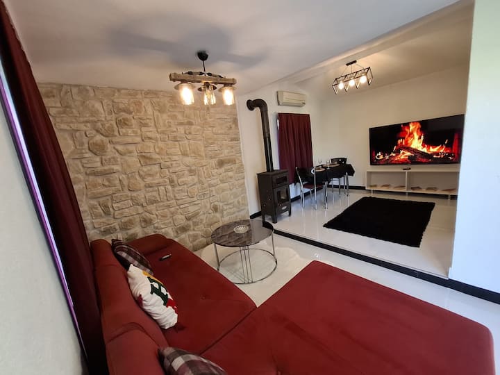 Urla'da Havuzlu ŞöMineli Müstakil Ev - Urla