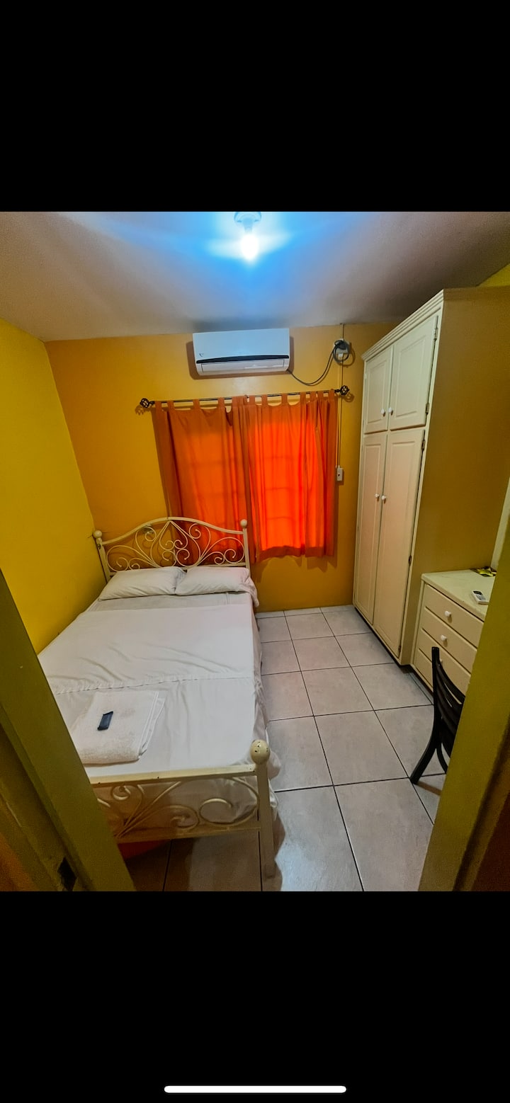Gasconvillas Hotel And Bar Small Room 2 - Port of Spain
