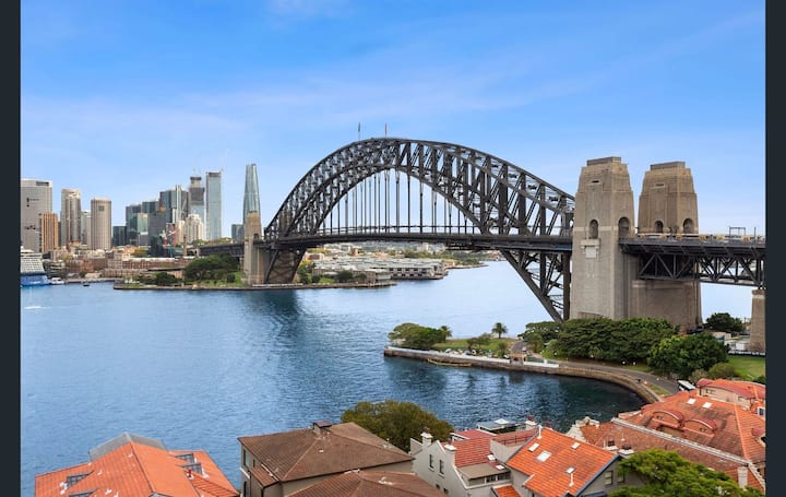 Stunning Harbour Bridge Views Apartment - North Sydney