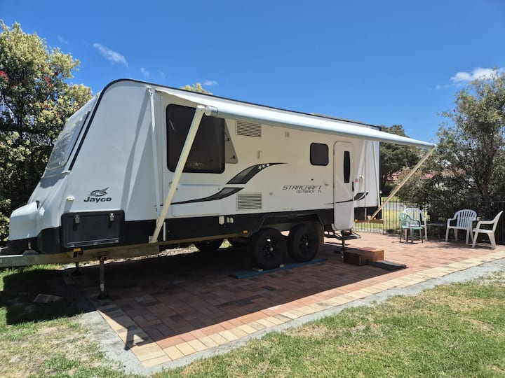 Retreat Forty 2 - Cosy Caravan By The Pines - Albany