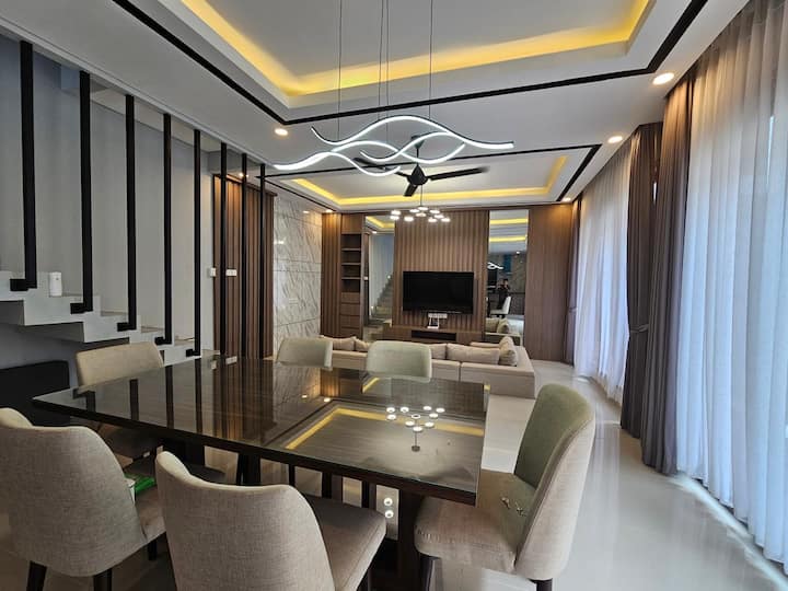 Villa Merdeka Dengan 6 Kamar Tidur - Sanur