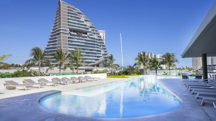 Luxury Waterfront Villa • Puerto Cancun Marina - Isla Mujeres