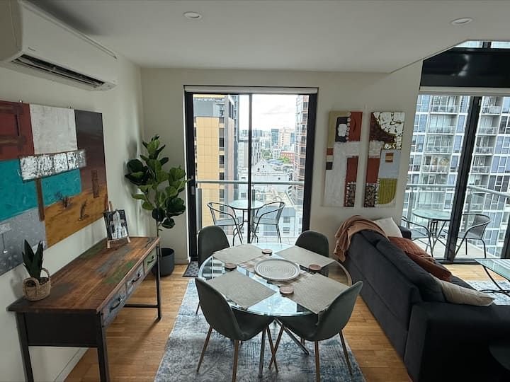 Manhattan-style Loft 2br Cbd | Pool, Gym & Parking - Rod Laver Arena