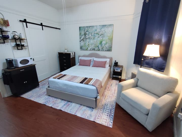 Clean Cozy First Floor Studio - Coventry, RI