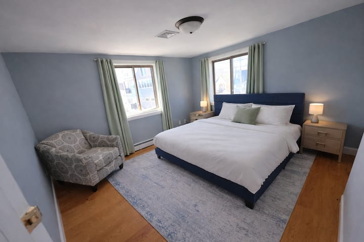 Newly Renovated Condo 1 Mile From Salem - Salem, MA