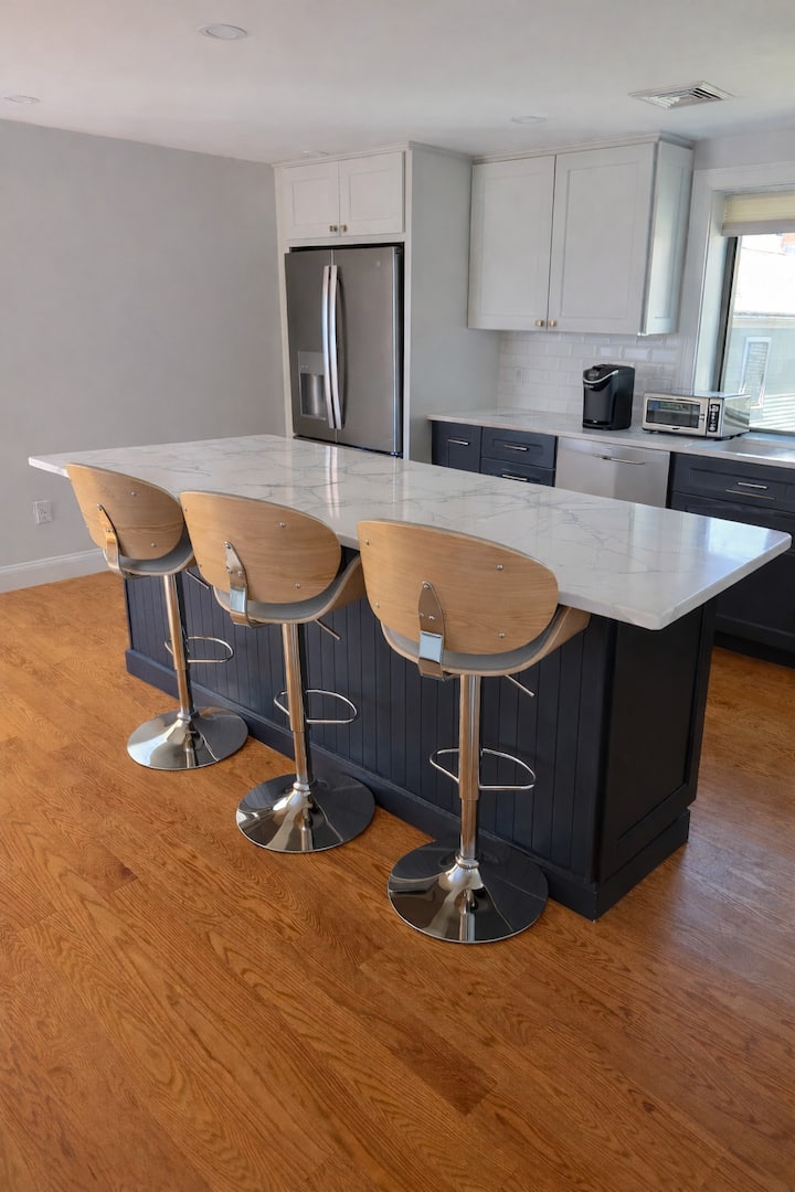 Beautiful New Condo 1 Mile From Salem - Beverly, MA