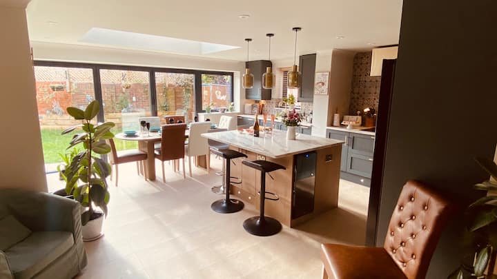 No. 10 | Luxury In Central Cheltenham, Sleeps 8! - Cheltenham